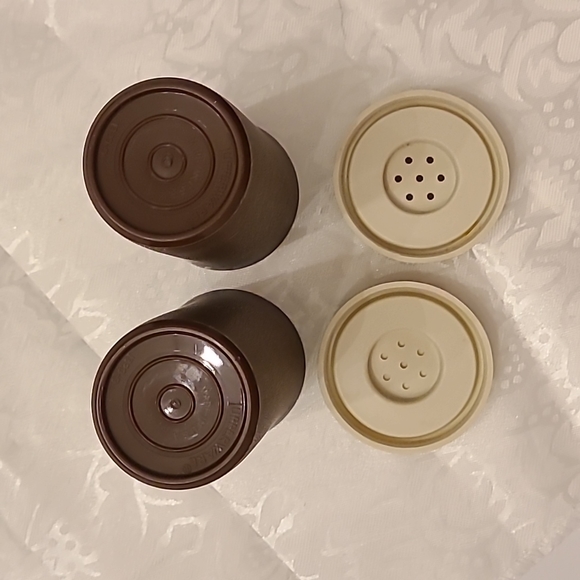 Tupperware | Kitchen | Vintage Tupperware Travel Salt And Pepper Set ...